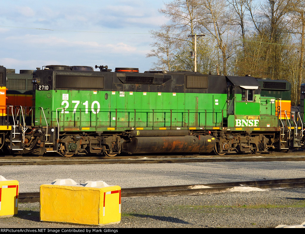 BNSF 2710